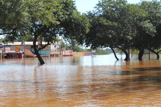 Enchente No Rio Uruguai Deixa Mais De 20 Famílias Desalojadas Em São