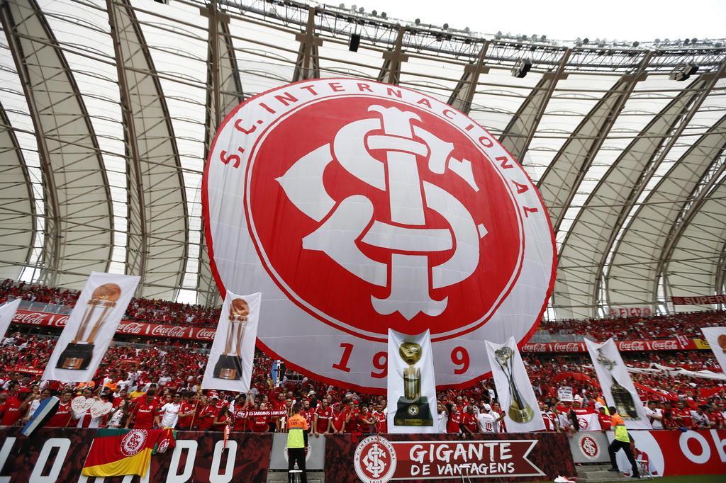 VÍDEO: antes da final, torcida recepciona Inter com símbolo 3D no Beira ...