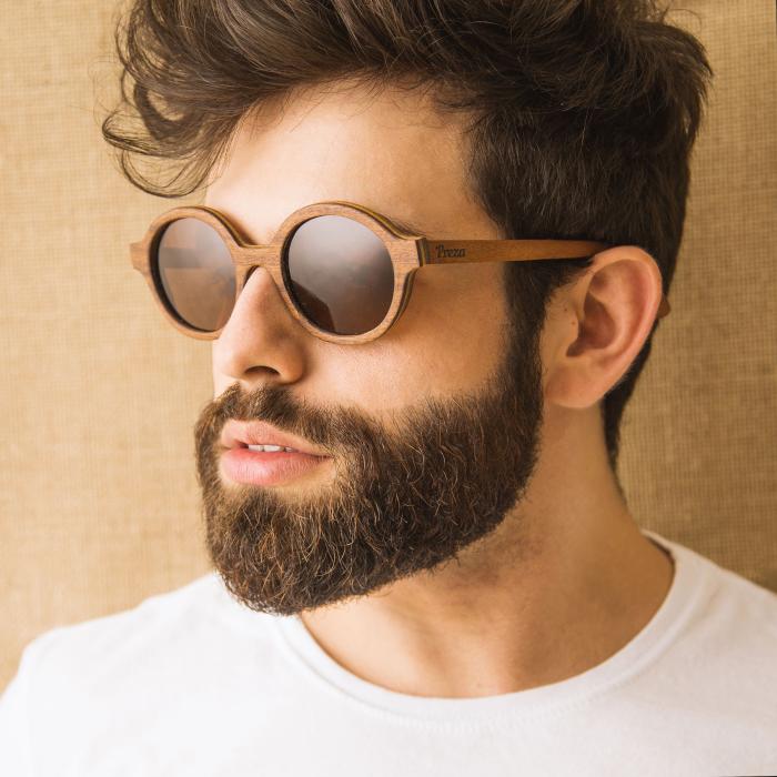 Rodrigo Cury e Martina Seibel apresentam linha de óculos em madeira ...